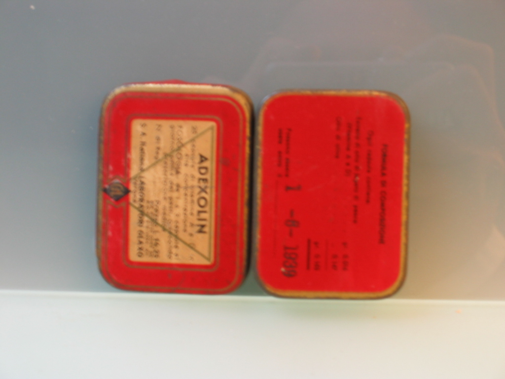 Scatole d'epoca. FARMACIA, POLVERE DA SPARO, CIPRIA, CACAO, BISCOTTI, ETC.